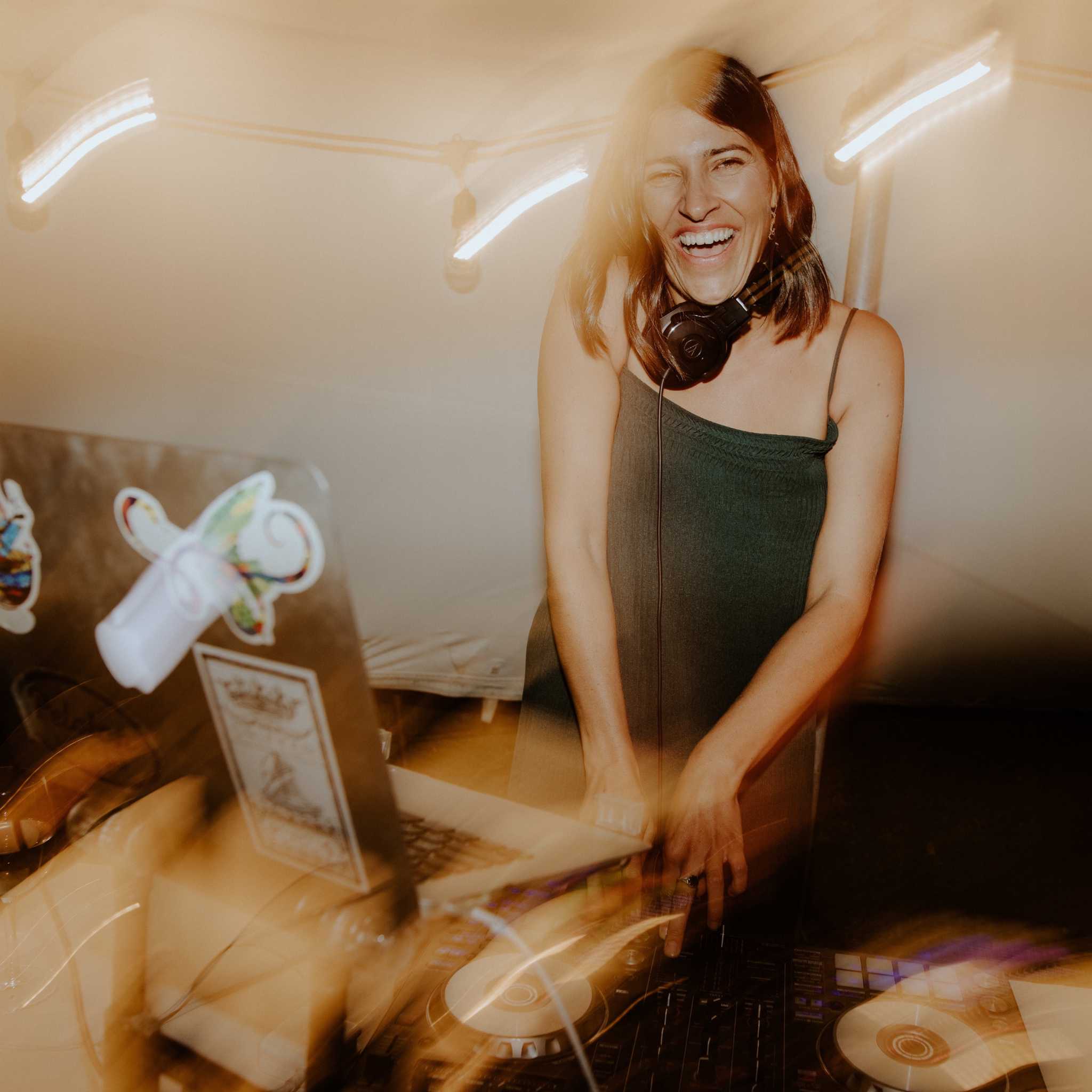 DJ Alisha │Live Music │ The Island Collection – Island Collection Waiheke